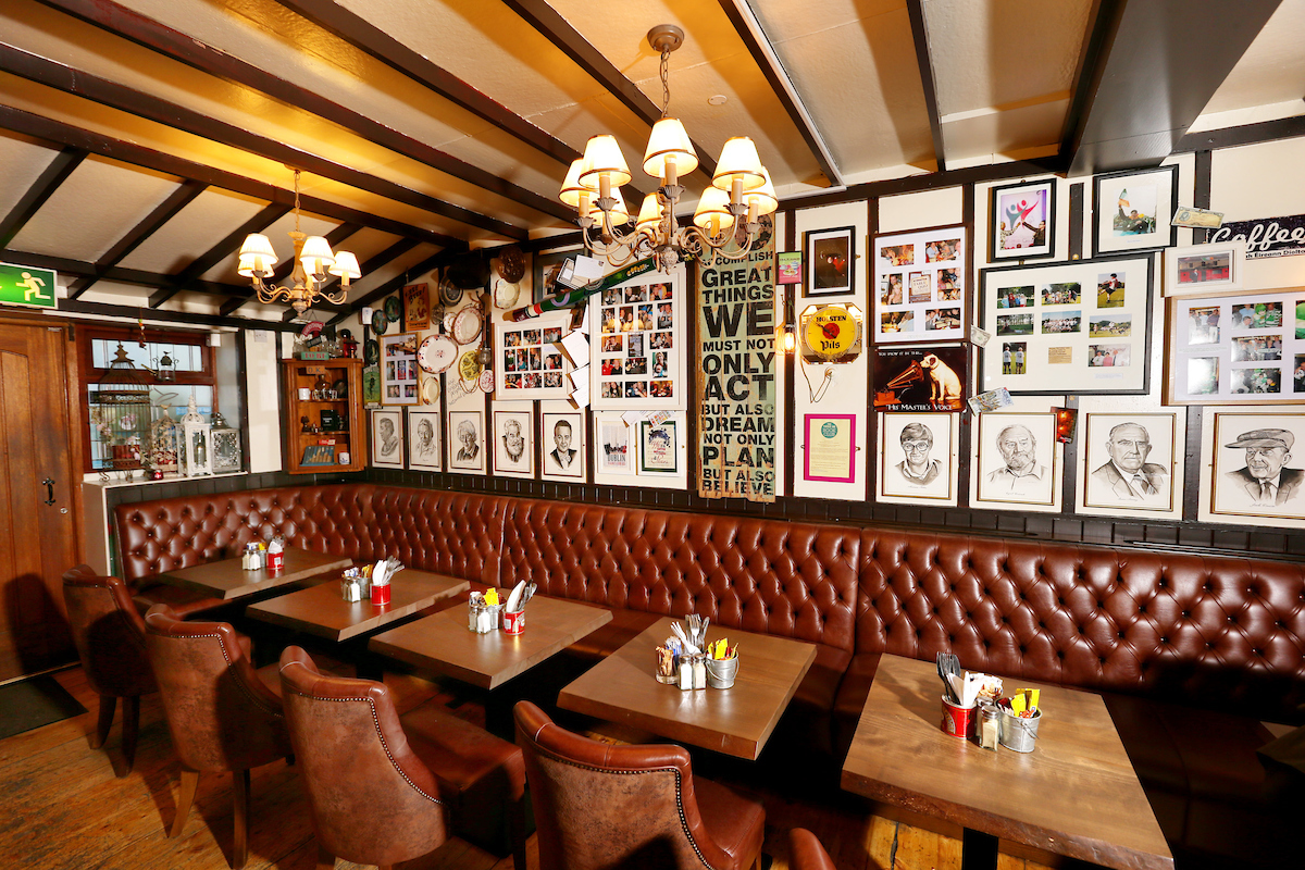 Vintage Inn Pub D4 Food Music Fun